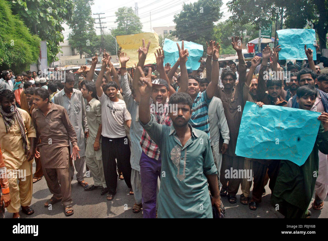 Ching-Chi Motorcycle rickshaw drivers and owners chant slogans against ...