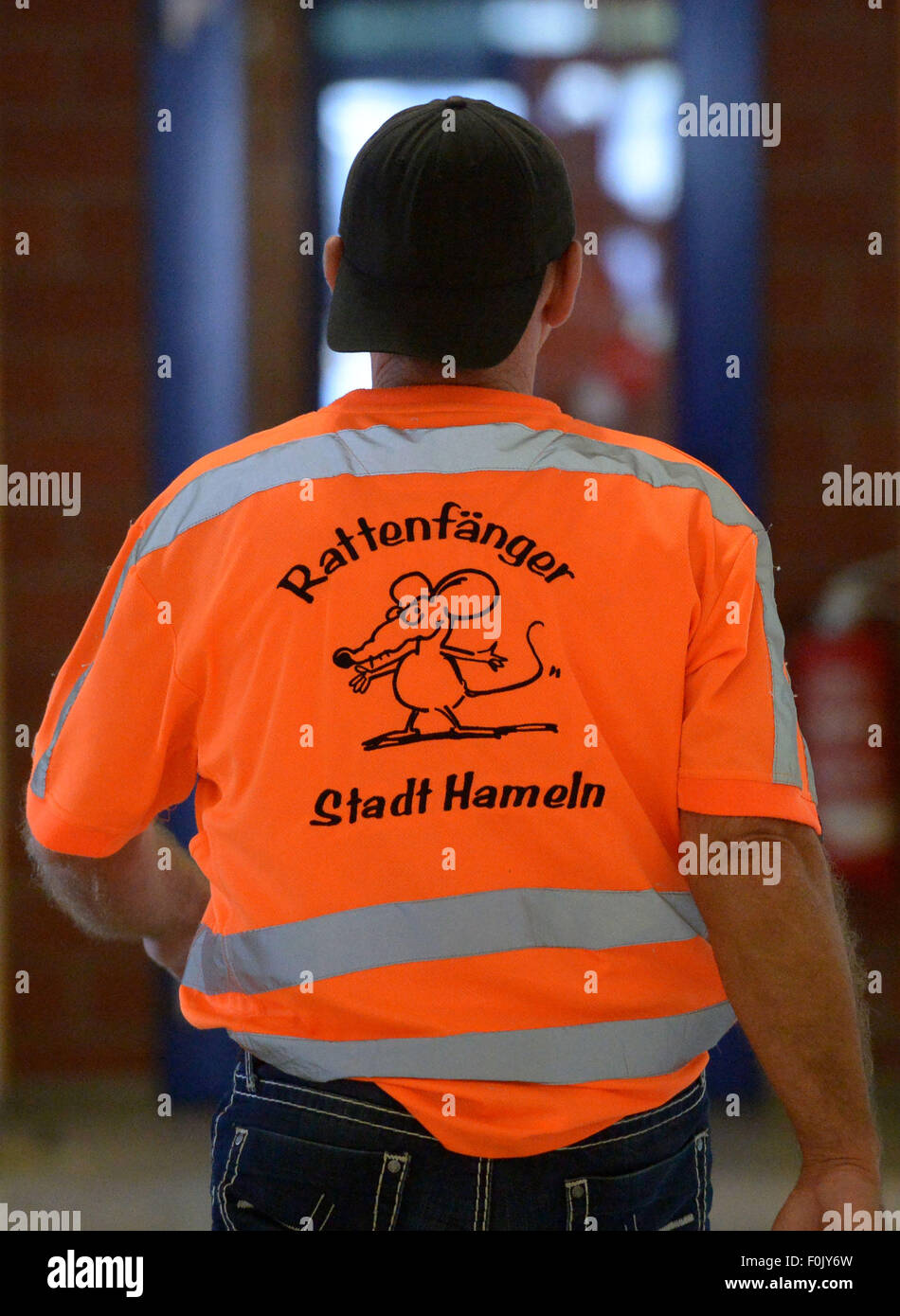 Hamelin, Germany. 07th July, 2015. Rat-catcher Guenter Loeschner walks ...