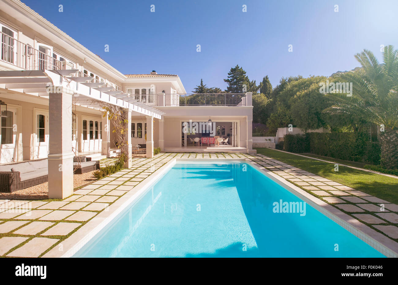 Pool luxury hi-res stock photography and images - Alamy