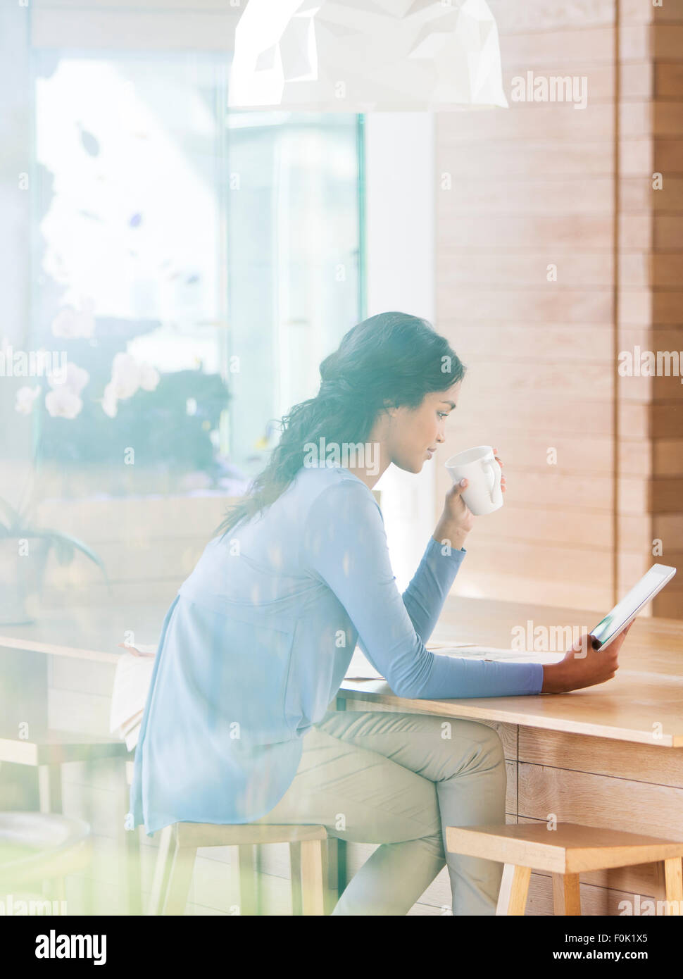 Legs woman kitchen hi-res stock photography and images - Alamy