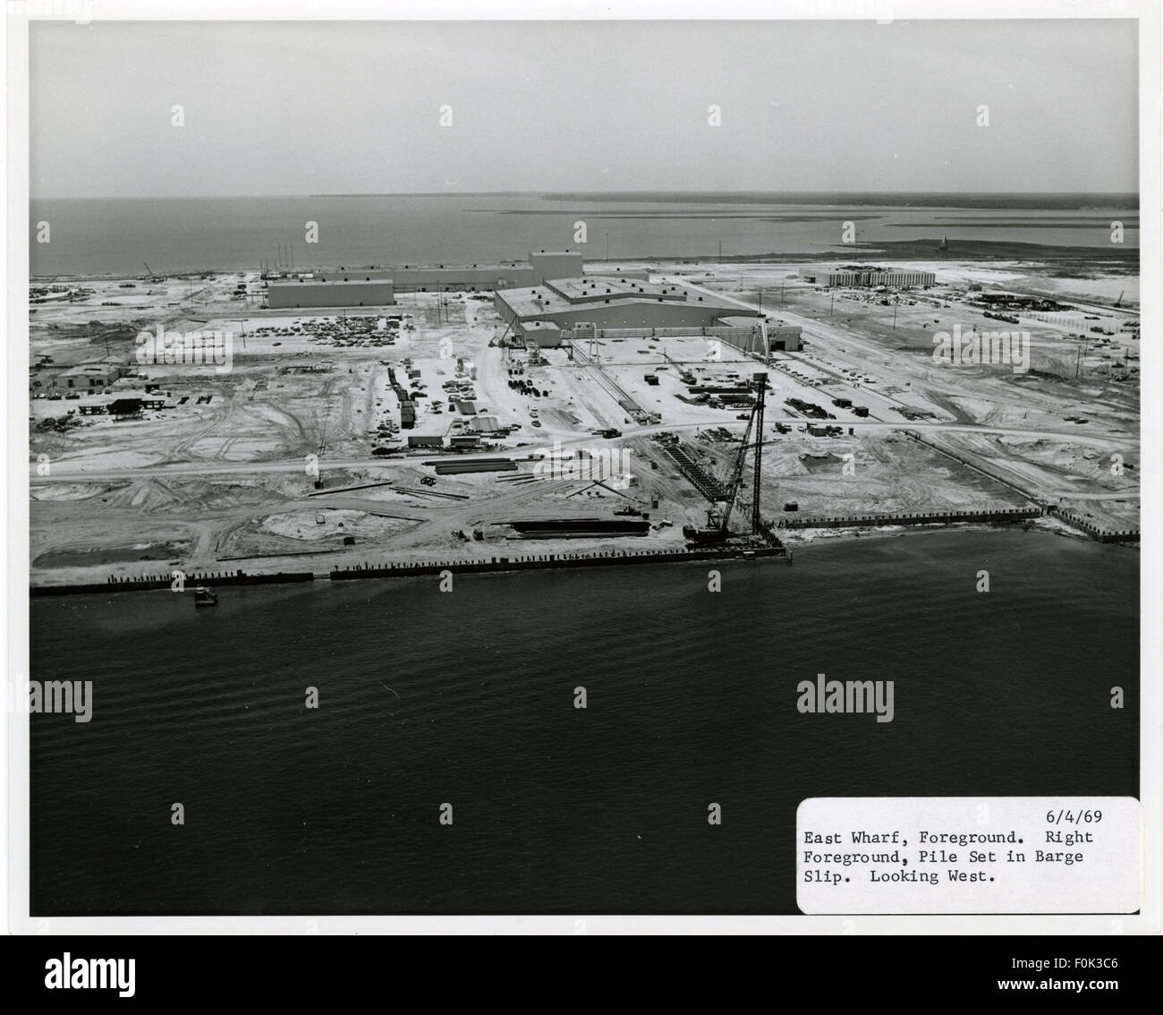 Wharf 1960s hi-res stock photography and images - Alamy