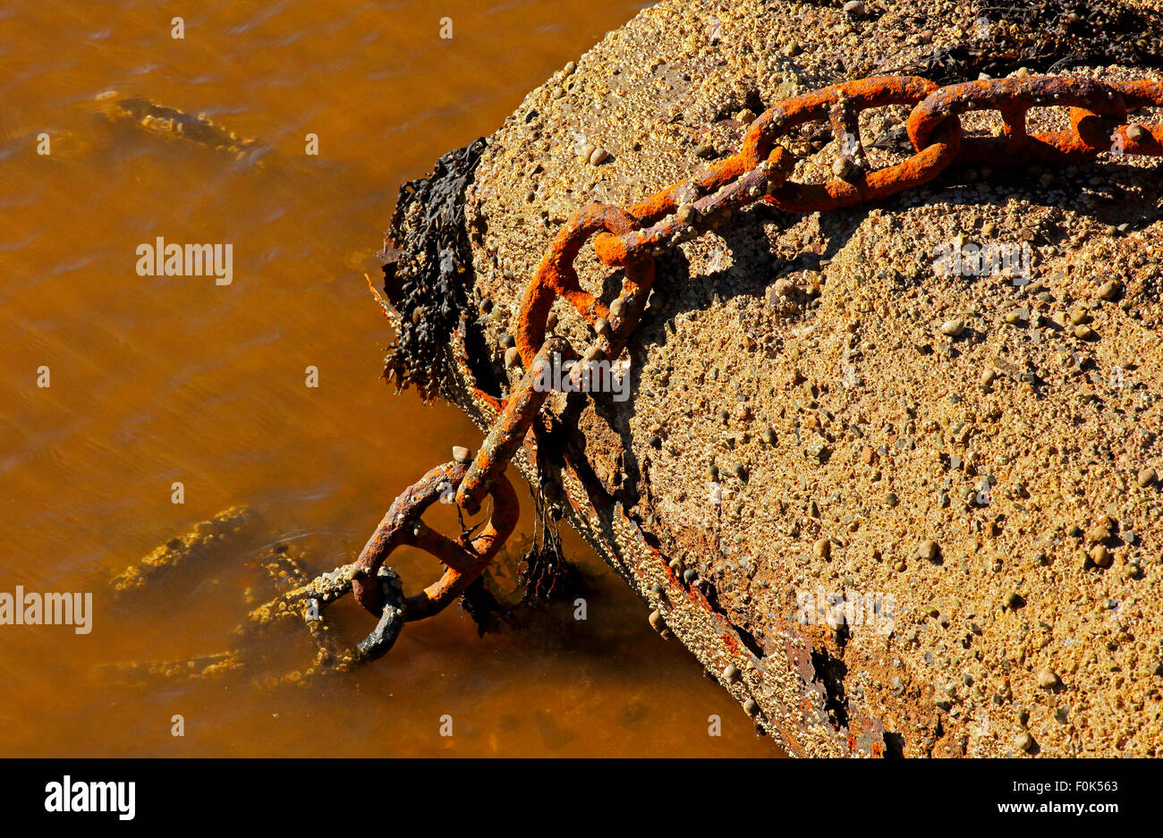 Rusty marine chain by a pier Stock Photo - Alamy