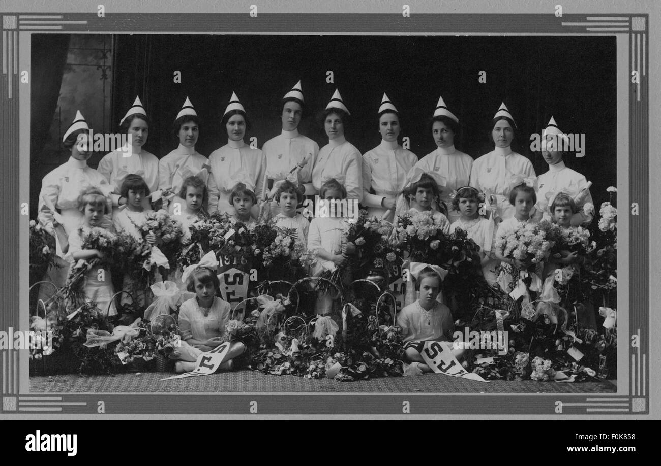 Nursing graduation hi-res stock photography and images - Alamy