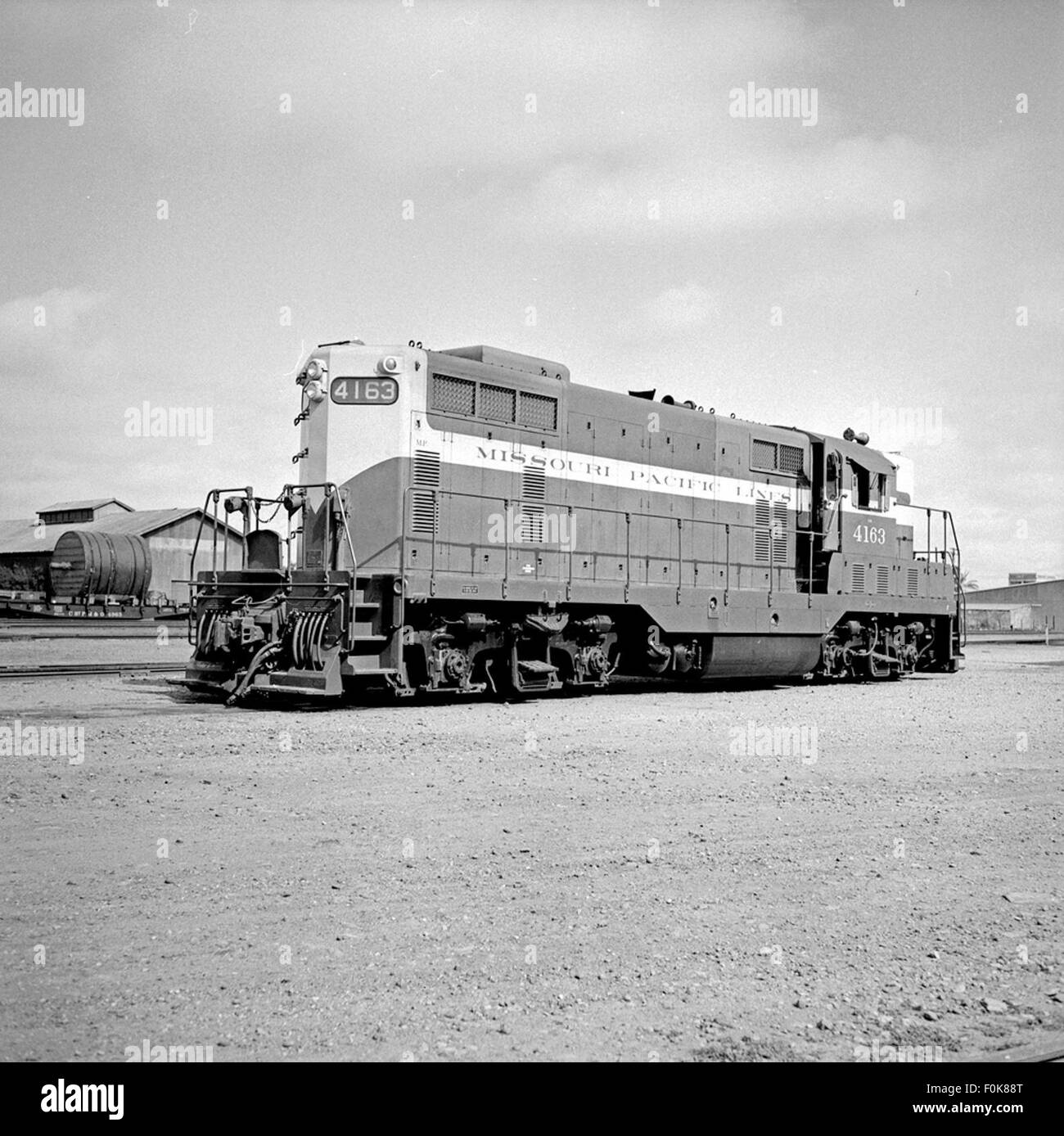 Dual locomotives hi-res stock photography and images - Alamy
