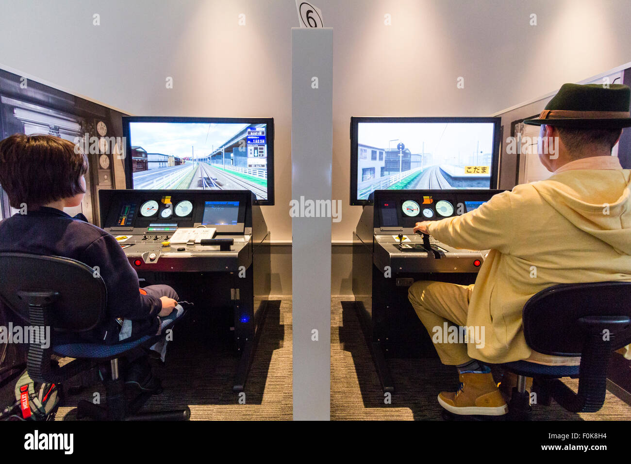 Shinkansen side view hi-res stock photography and images - Alamy