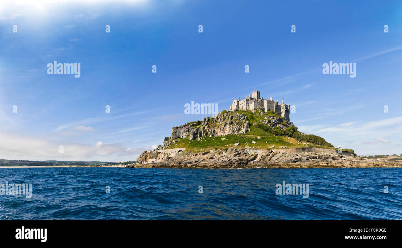 Quintessential island castle hi-res stock photography and images - Alamy