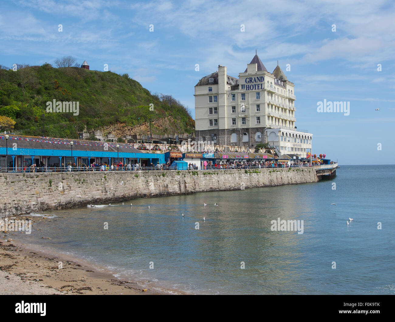 Llandudno coastal seaside town hotels hi-res stock photography and ...