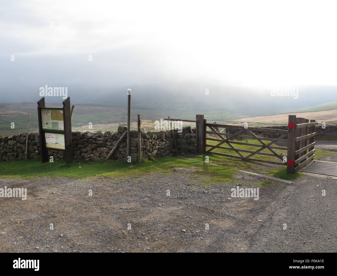 Five barred gate hi-res stock photography and images - Alamy