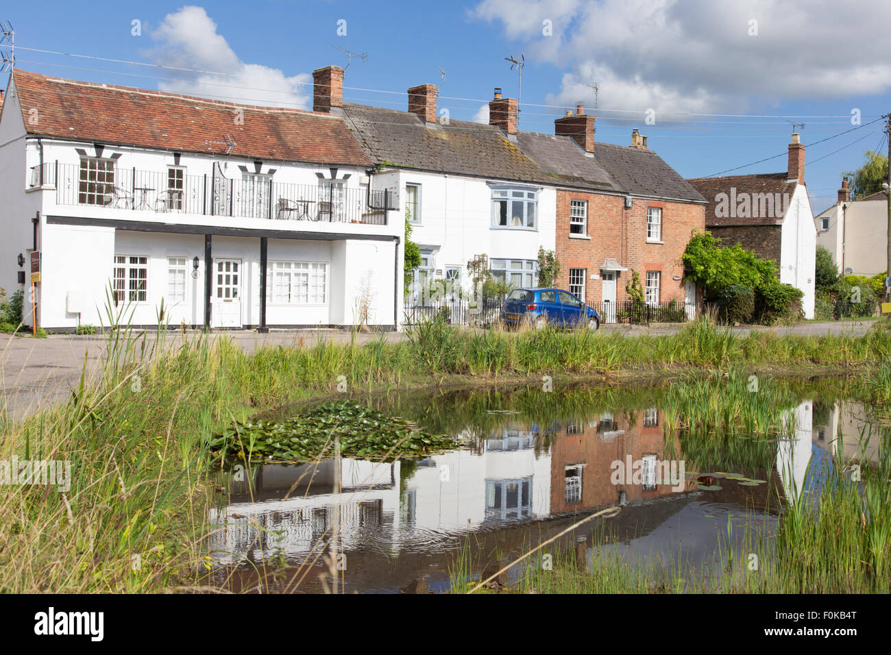 Cottages in frampton on severn hi-res stock photography and images - Alamy