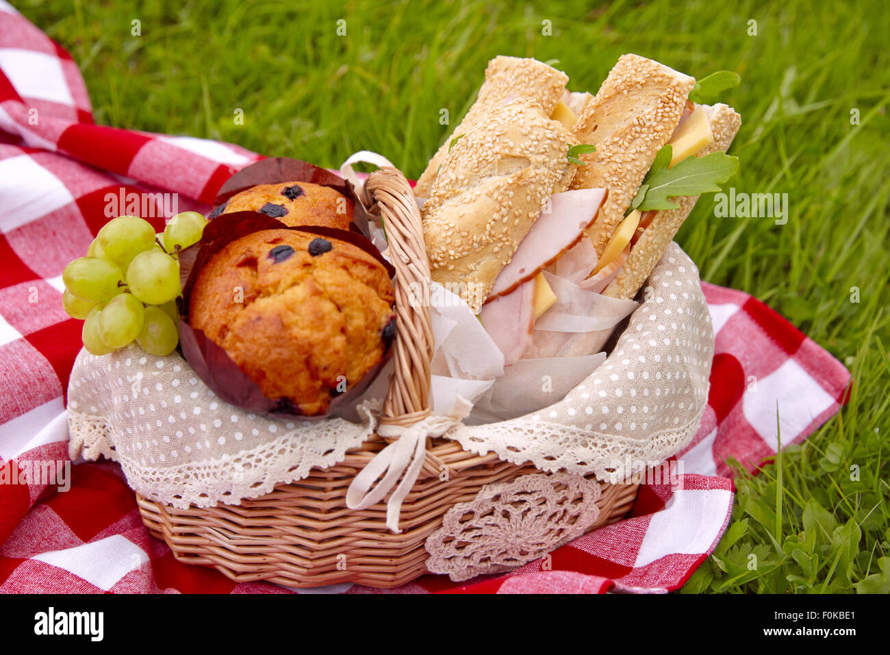 Lunch basket hi-res stock photography and images - Alamy