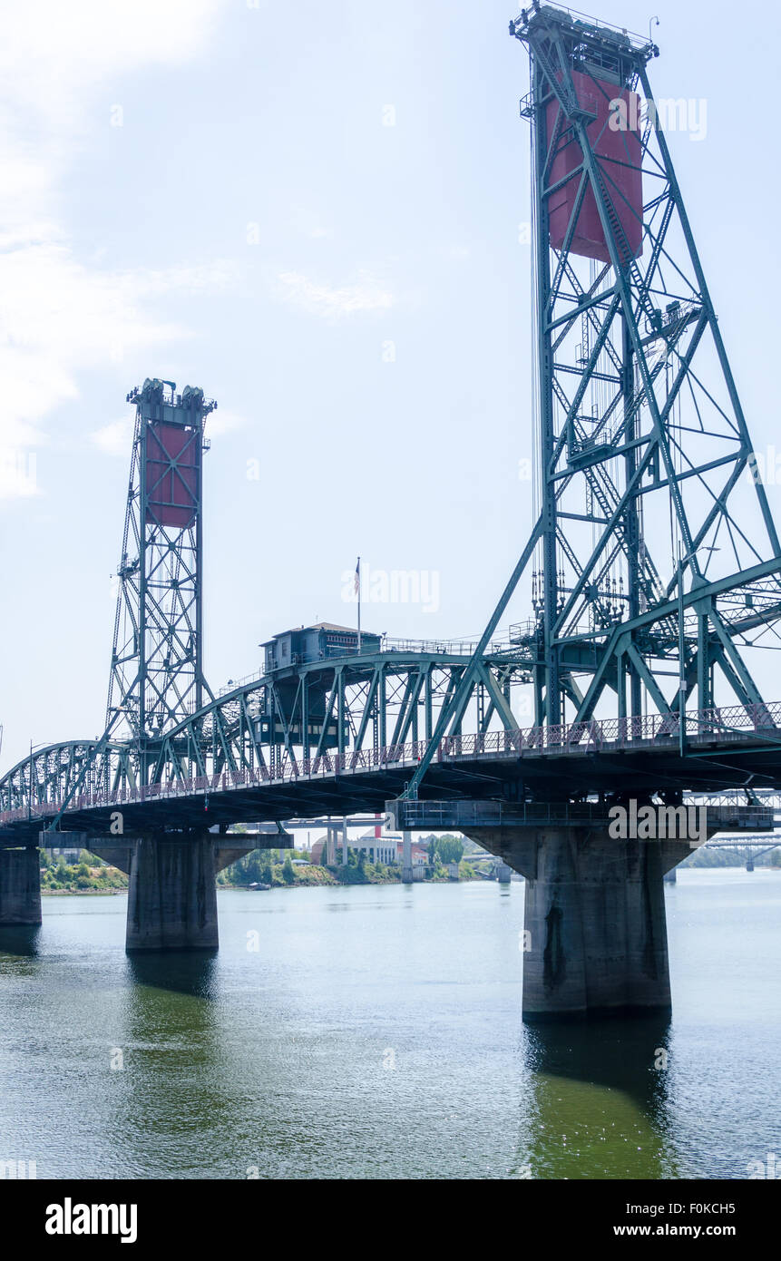 Hawthorne bridge hi-res stock photography and images - Alamy