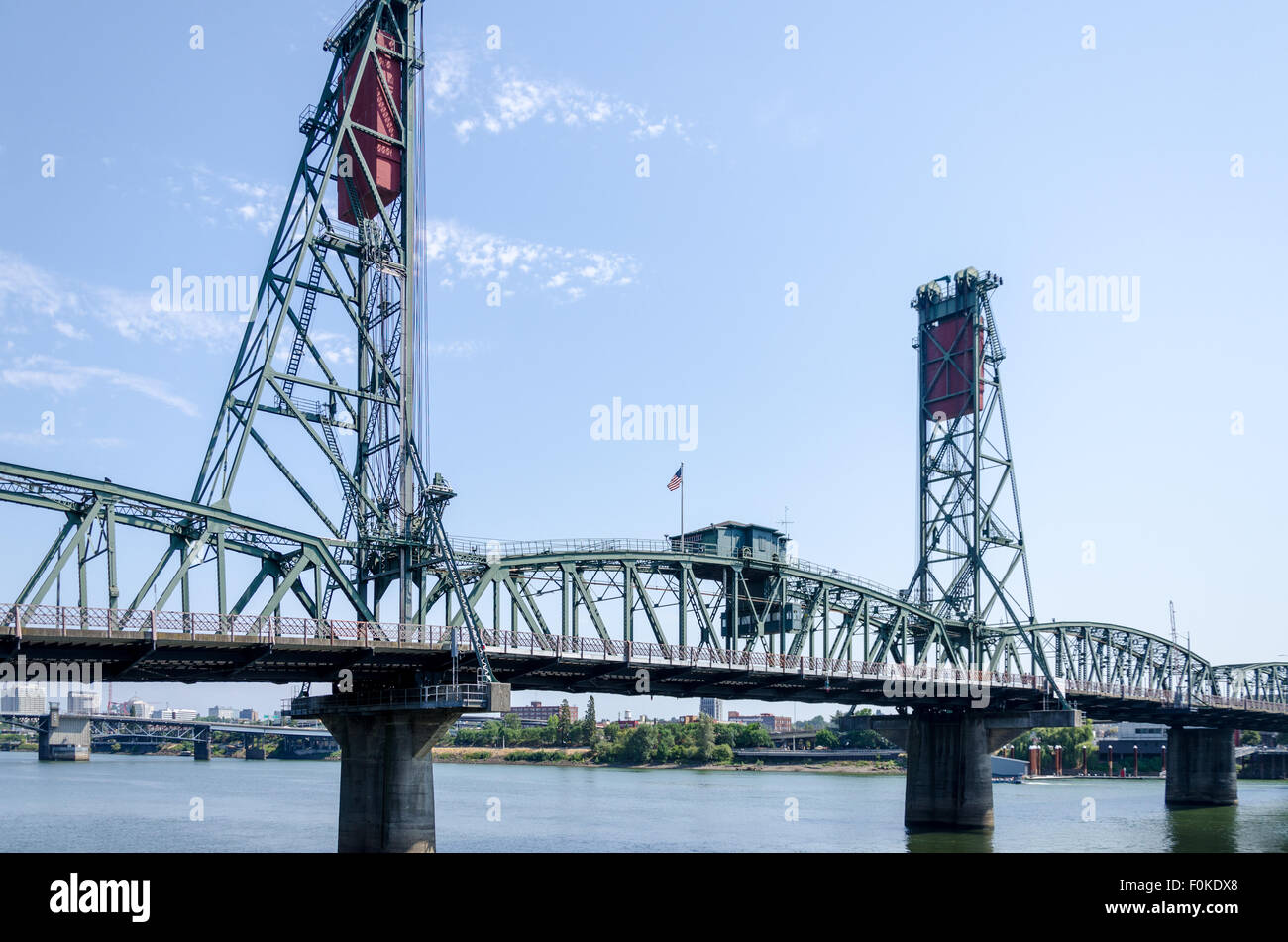 Hawthorne Bridge, constructed in 1910. The oldest operating vertical ...
