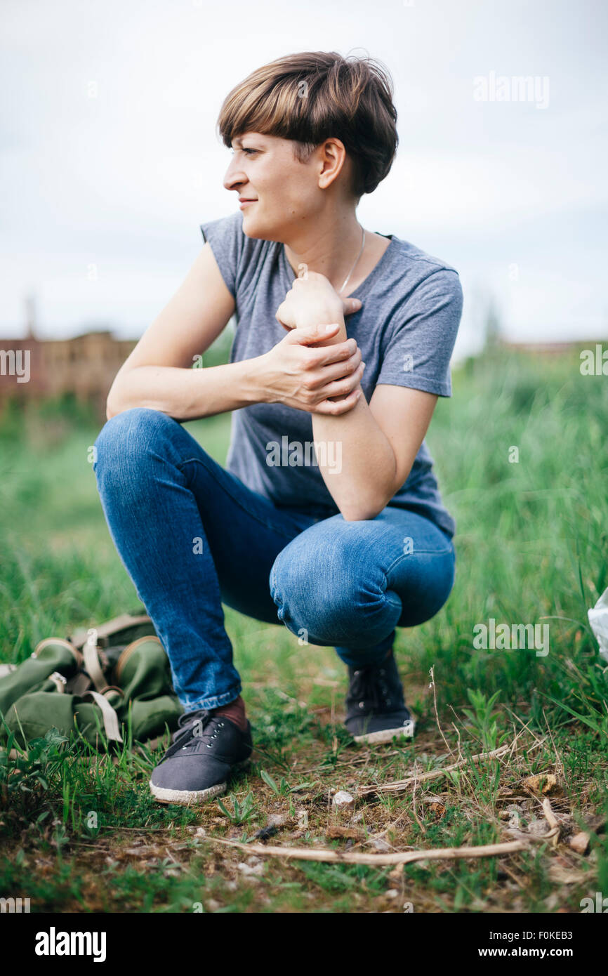 Leaning crouch hi-res stock photography and images - Alamy
