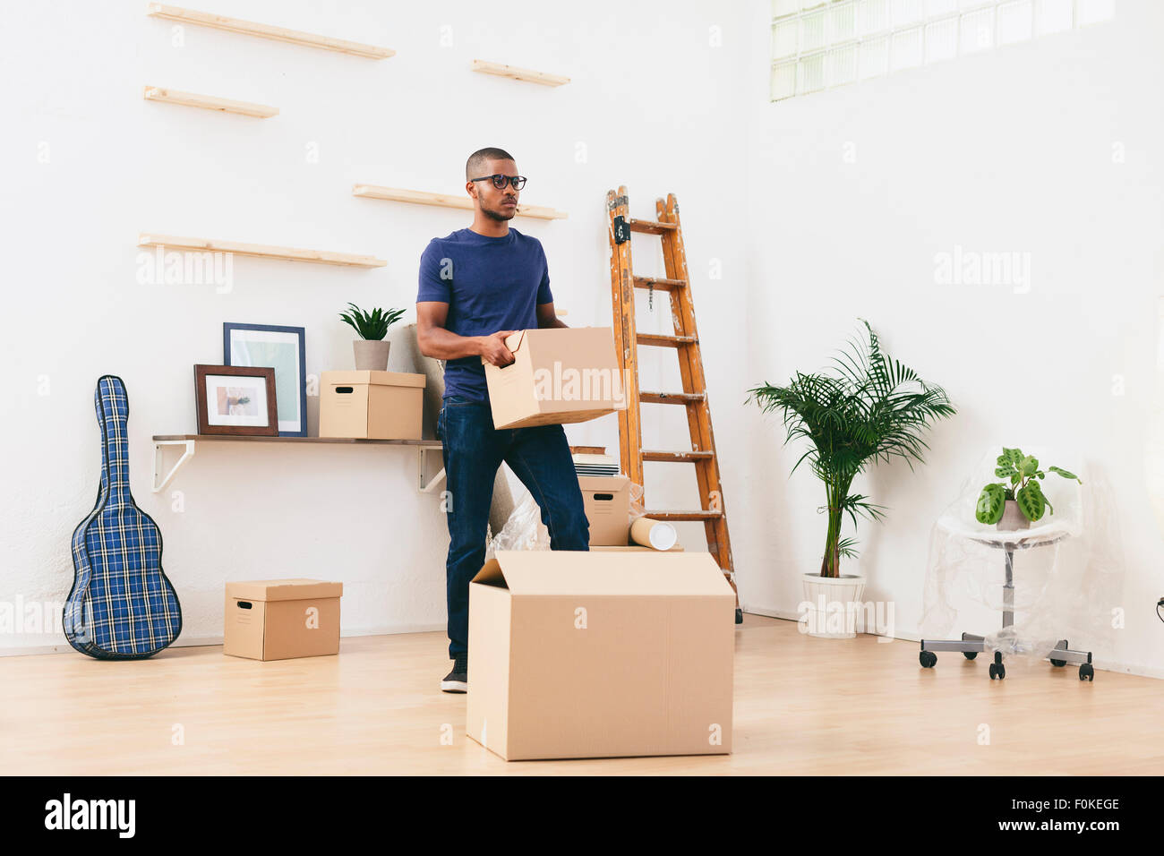 Moving into frame hi-res stock photography and images - Alamy