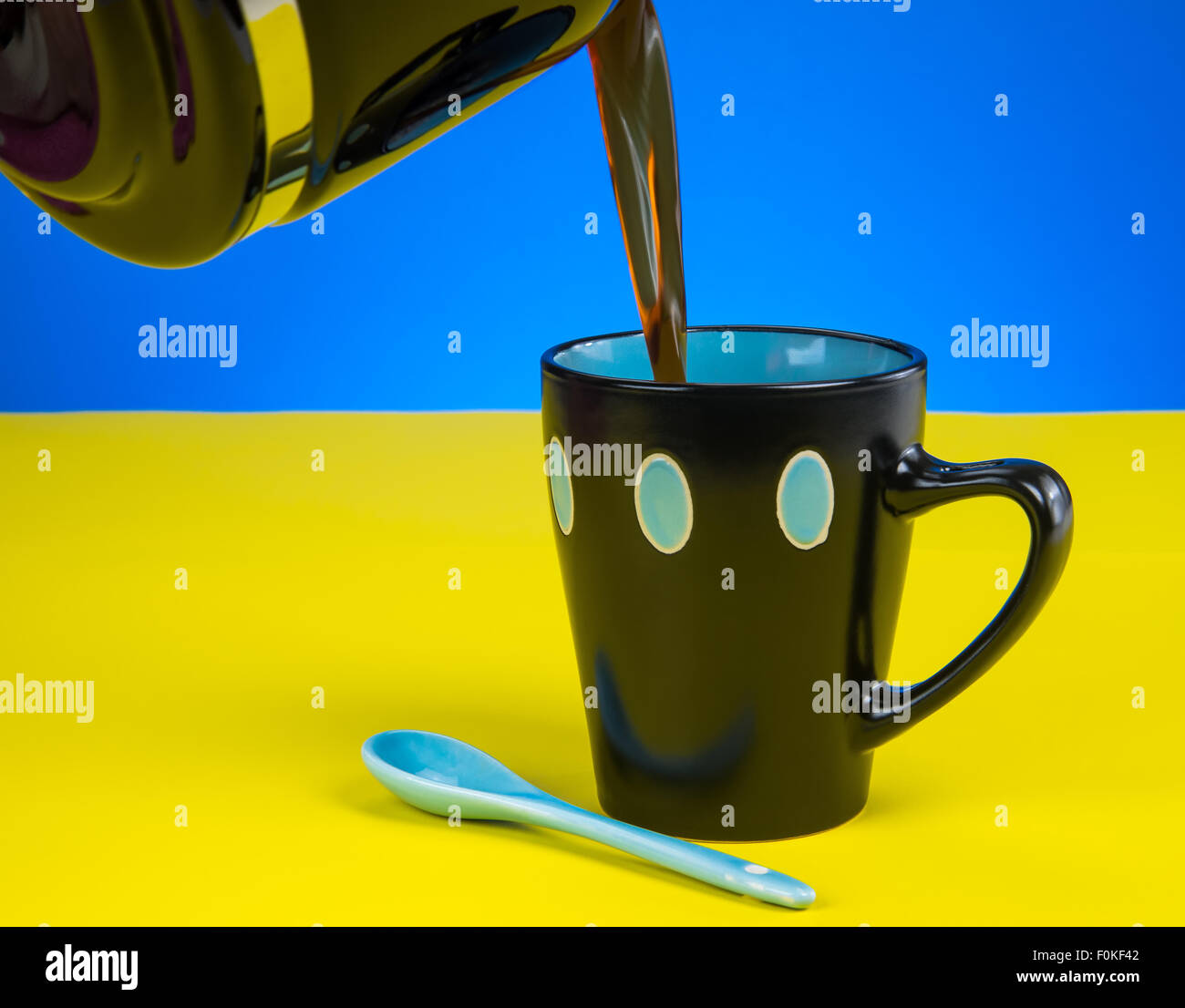 Fresh Coffee pouring into fancy cup on table top Stock Photo - Alamy