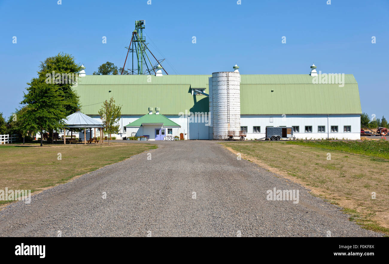 Barn plant hi-res stock photography and images - Alamy