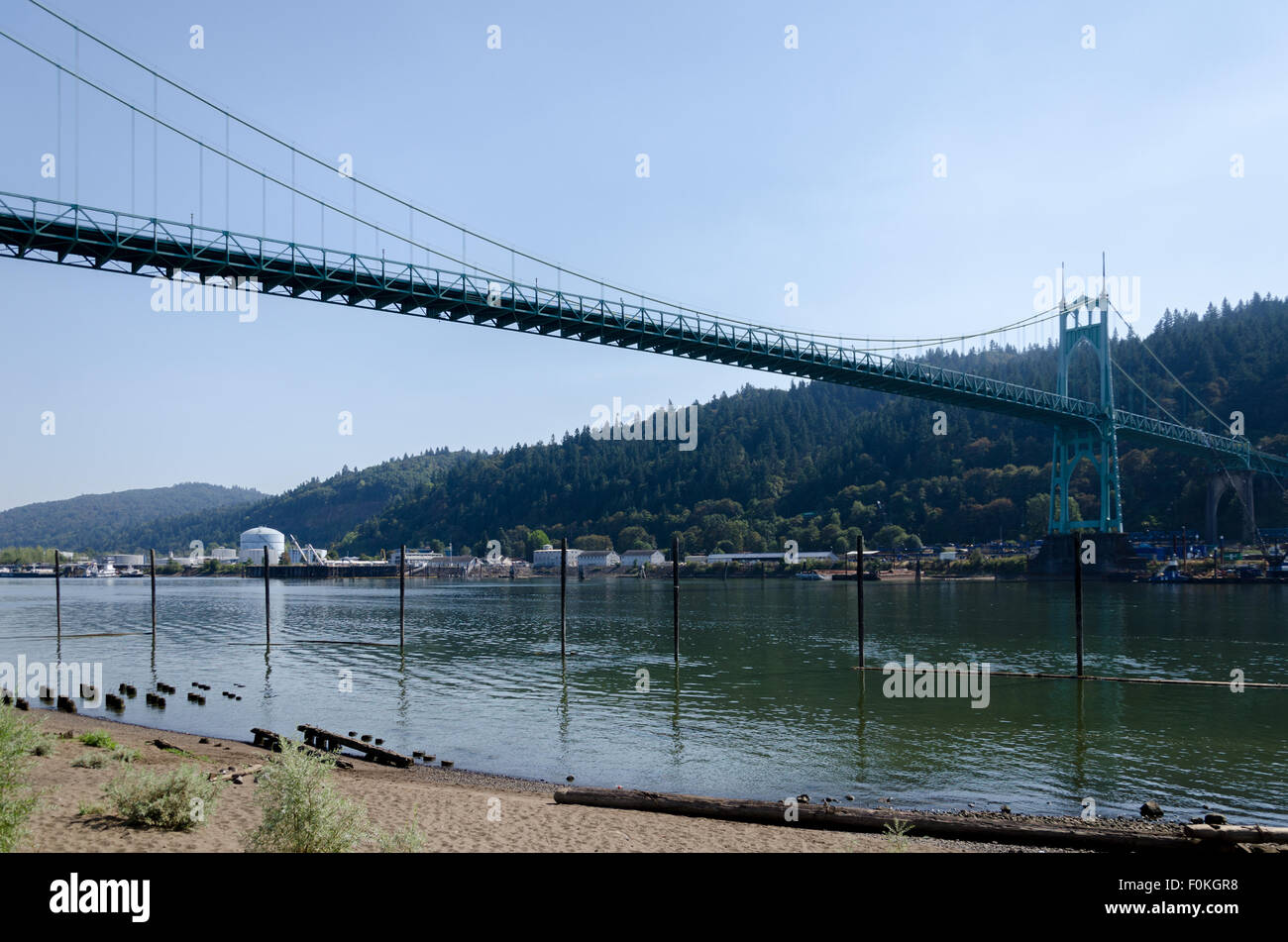 St. Johns Bridge over the Willamette River, Portland, Oregon, USA Stock ...