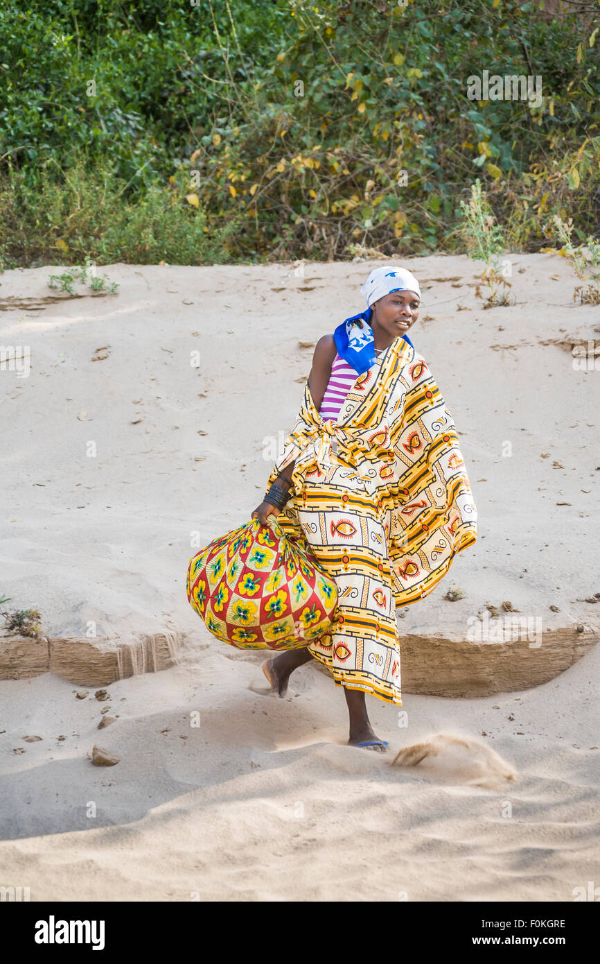 Angolan woman angola africa hi-res stock photography and images - Alamy