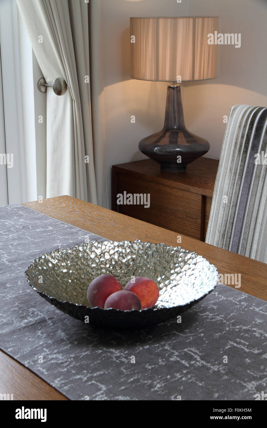 White shiny table hi-res stock photography and images - Alamy