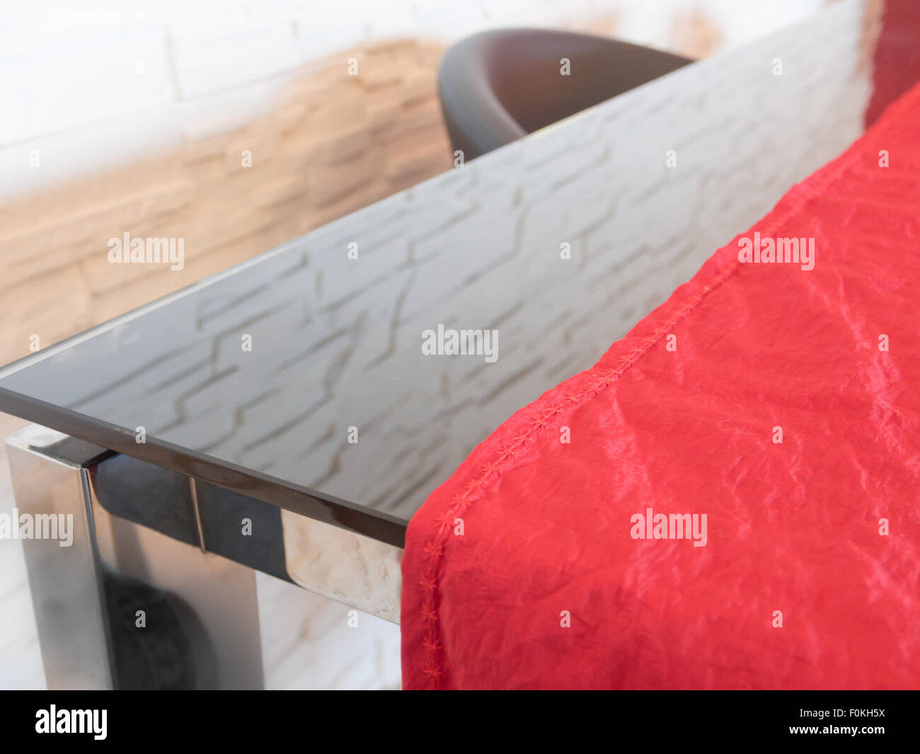 Glass table reflection reflect hi-res stock photography and images - Alamy