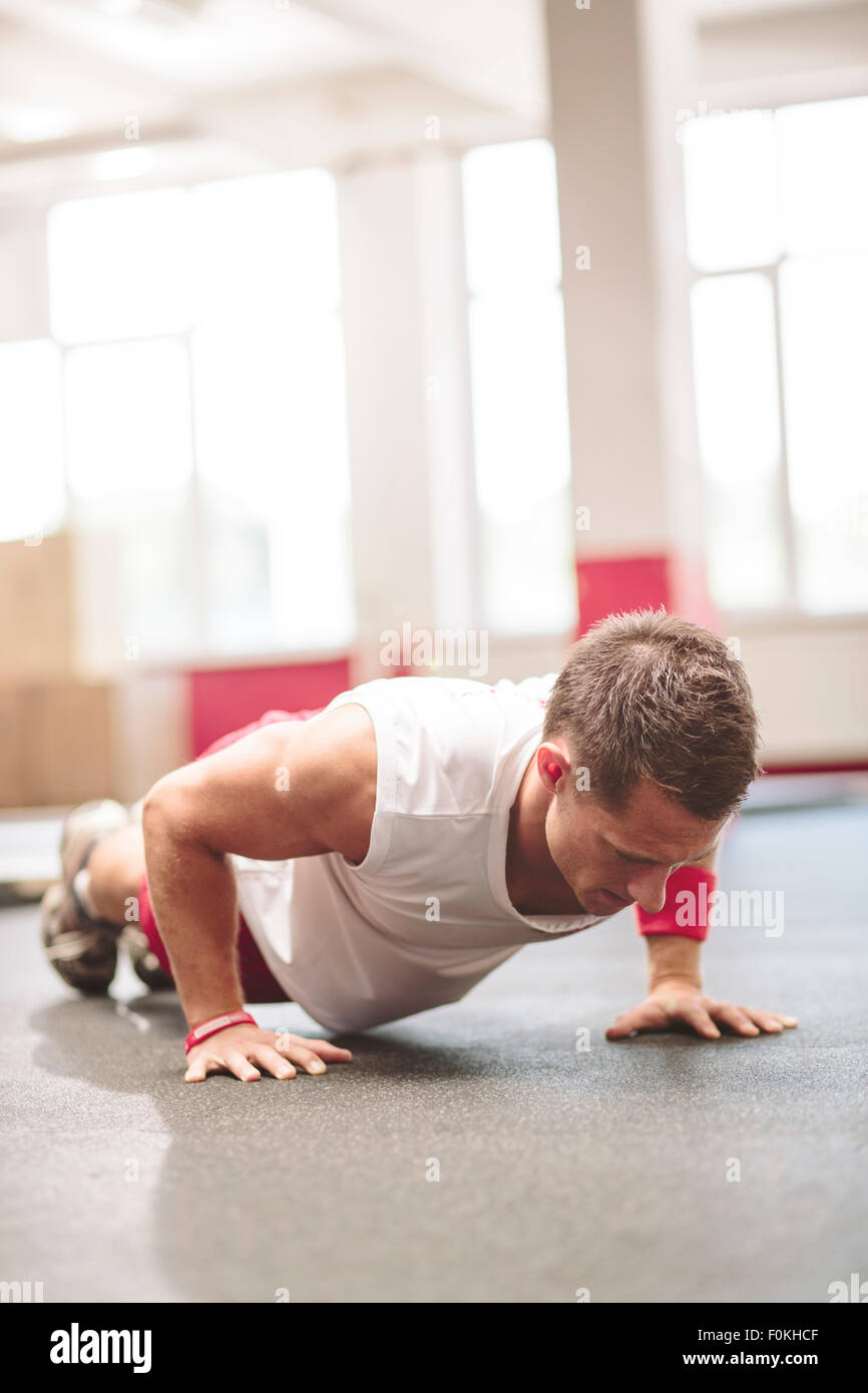 Man doing pushups Stock Photo - Alamy