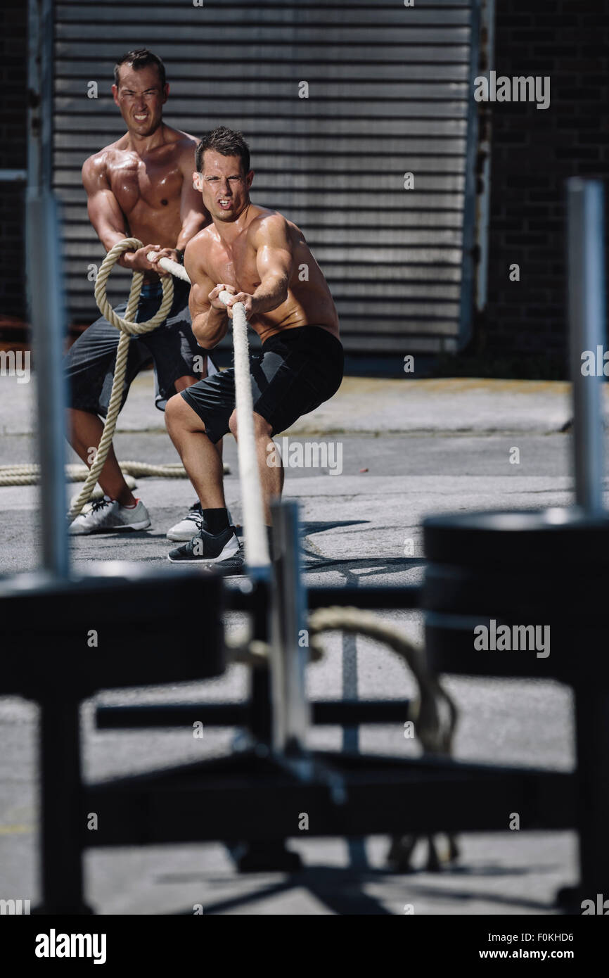 Two CrossFit athletes pulling rope Stock Photo - Alamy