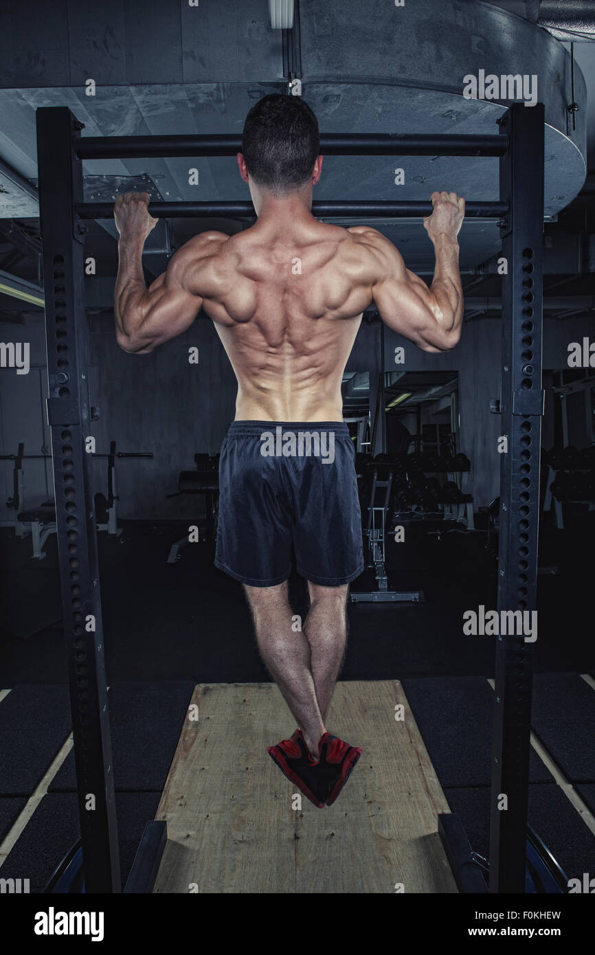Physical athlete doing chin-ups Stock Photo - Alamy