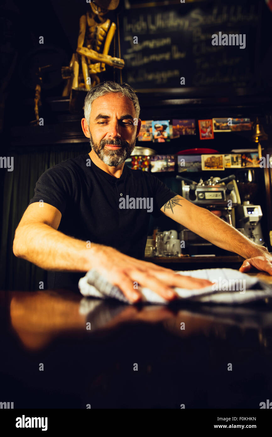 Man working in an Irish pub Stock Photo - Alamy