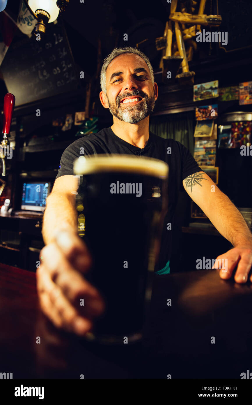 Irish pub counter hi-res stock photography and images - Alamy