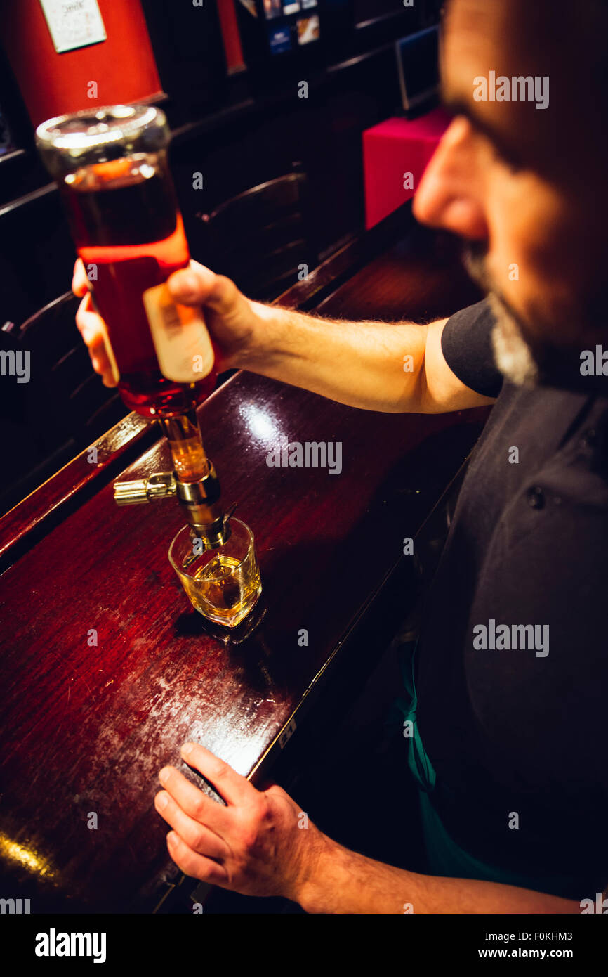 Pub food waiter hi-res stock photography and images - Alamy