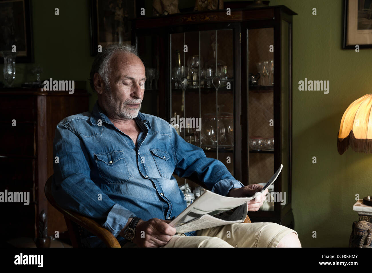 Newspaper showcase hi-res stock photography and images - Alamy