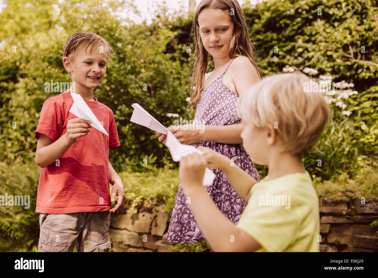 Children paper activity hi-res stock photography and images - Alamy