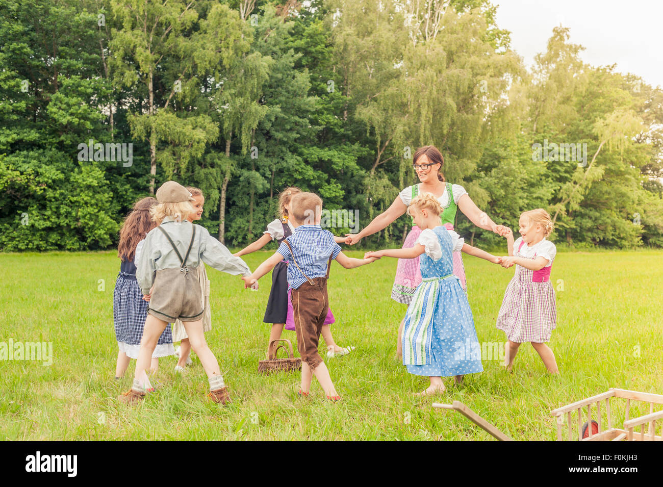 Ring a ring of roses hi-res stock photography and images - Alamy