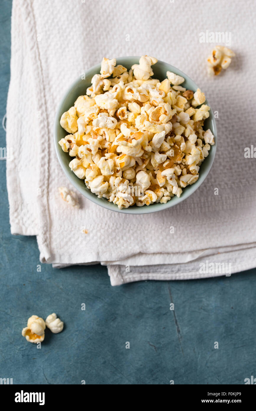 Bowl of popcorn Stock Photo - Alamy