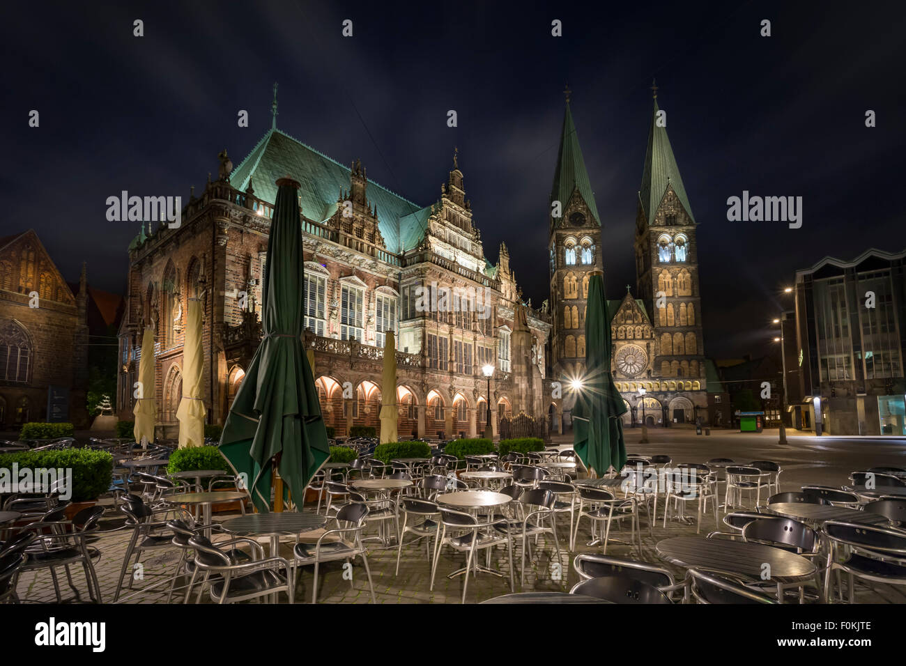 Germany, Bremen, view to townhall and Bremen Cathedral with sidewalk ...