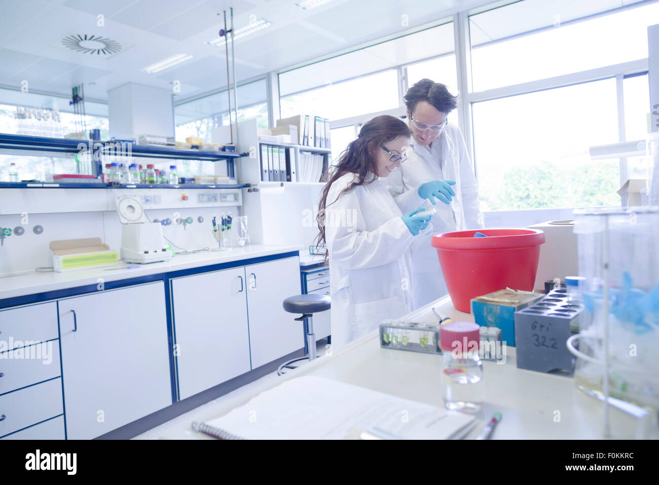 Lab technicians hi-res stock photography and images - Alamy
