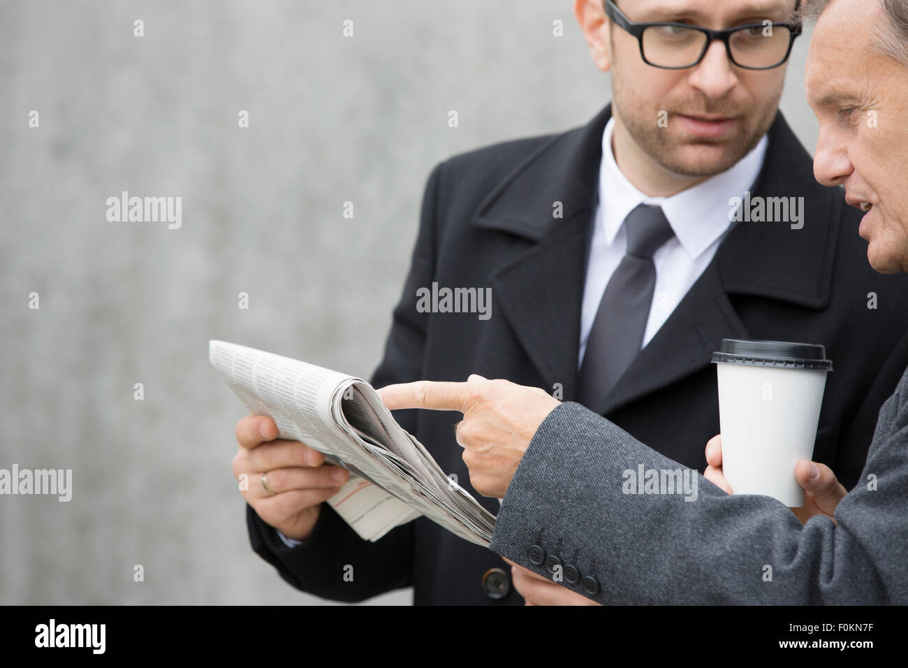 Newspaper men pointing hi-res stock photography and images - Alamy