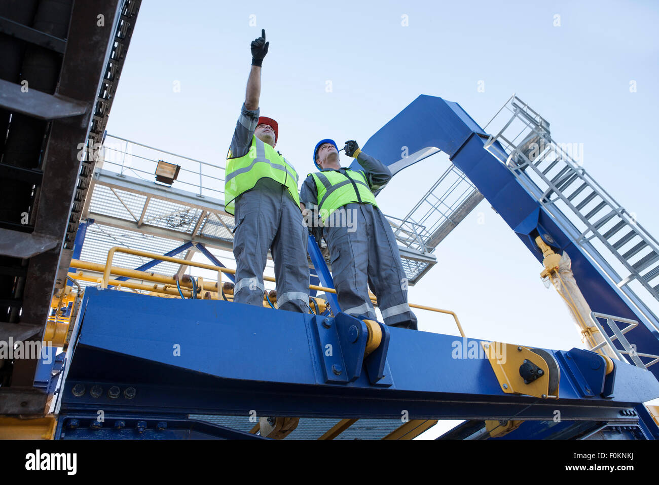 Ship crew working hi-res stock photography and images - Alamy