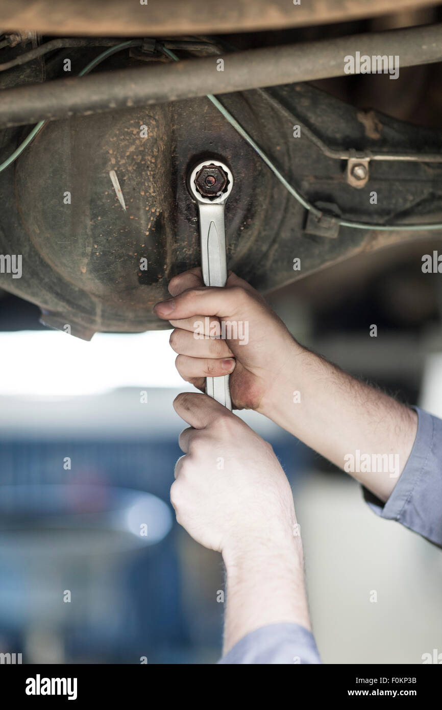 Vehicle screw hi-res stock photography and images - Alamy