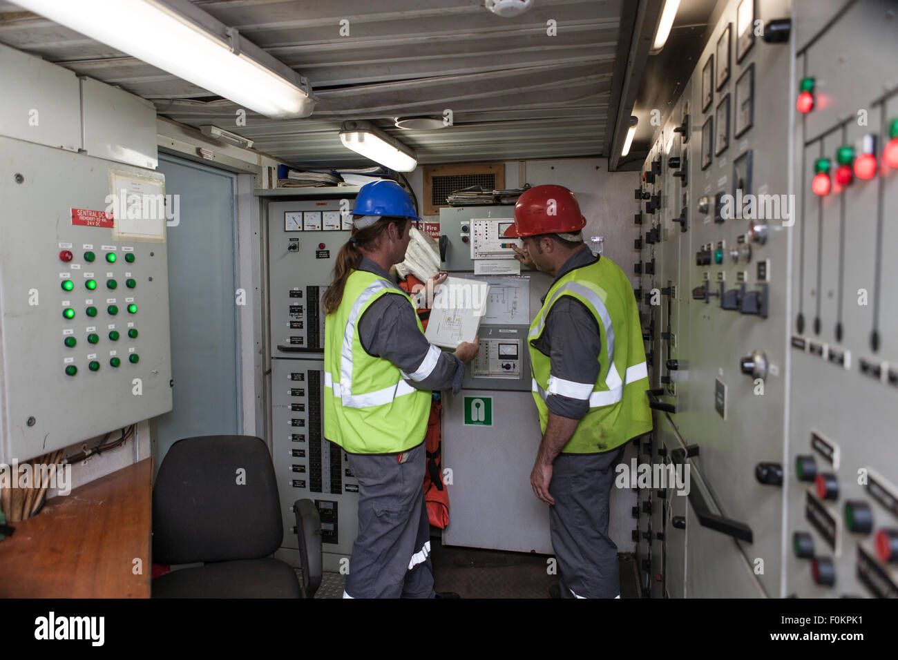 Ship crew working together safety hi-res stock photography and images ...