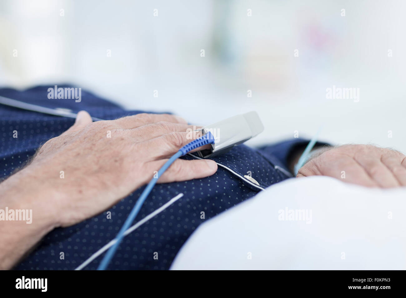 Patient heart monitor hi-res stock photography and images - Alamy