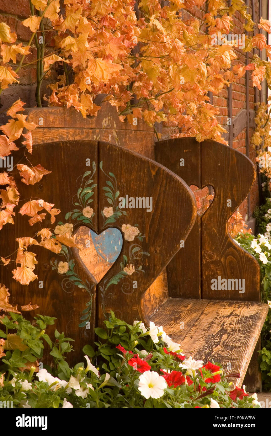 Downtown bench, Leavenworth, Washington Stock Photo - Alamy