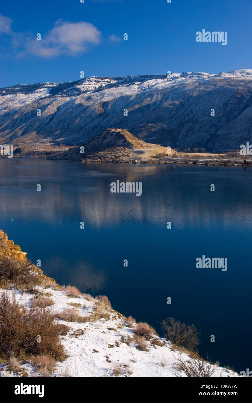 Winter lake chelan hi-res stock photography and images - Alamy