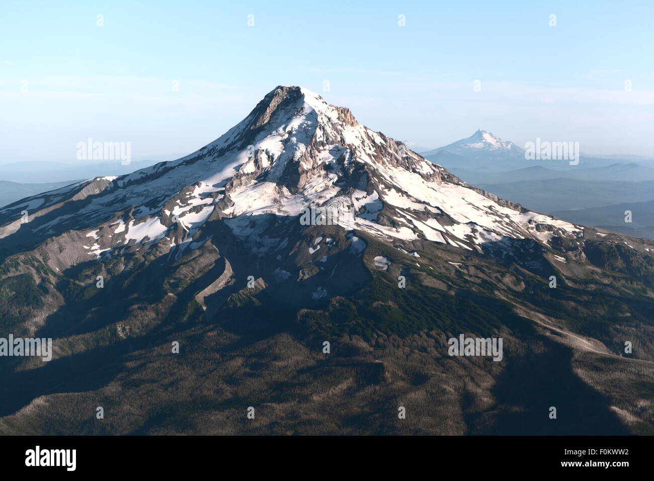 Mountain range aerial cascades hi-res stock photography and images - Alamy