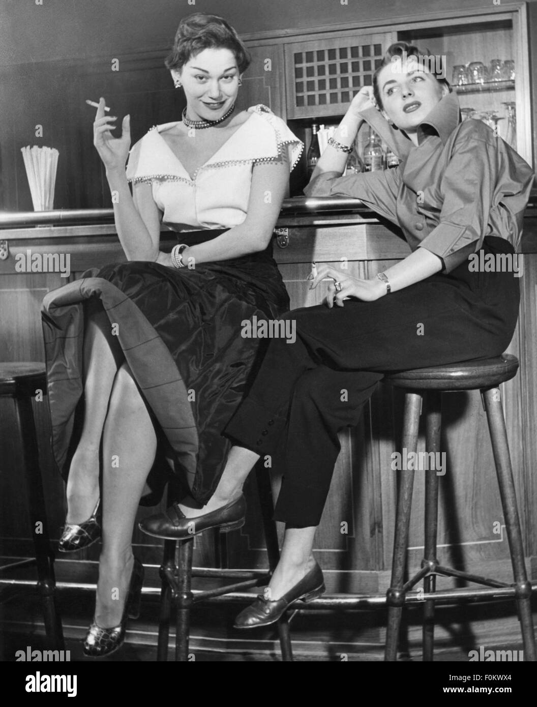 people, women, 50s, fashionably dressed women in bar, 1953, Additional ...
