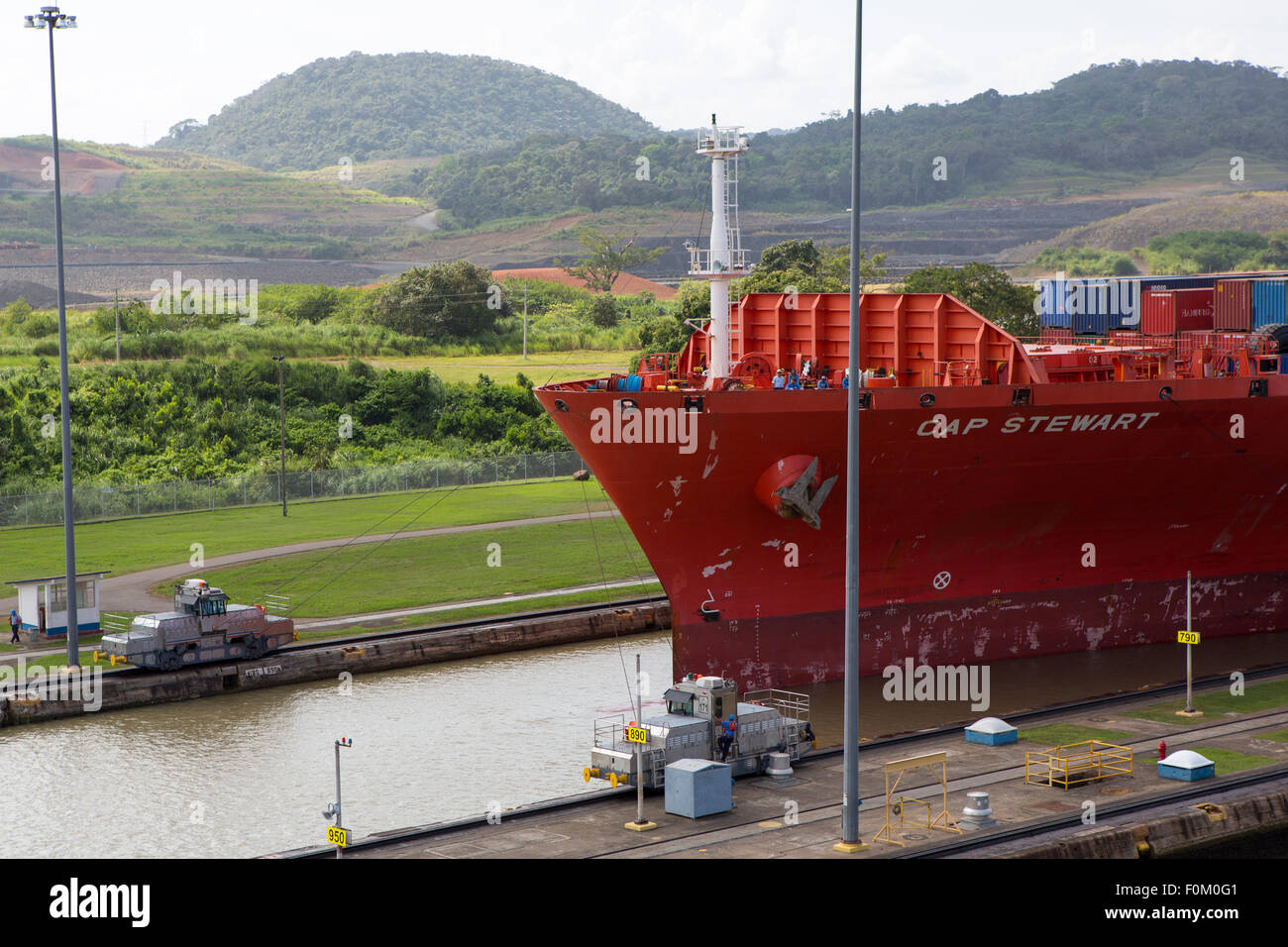 Red Cap Stewart container ship entering in the basin of Miraflores ...