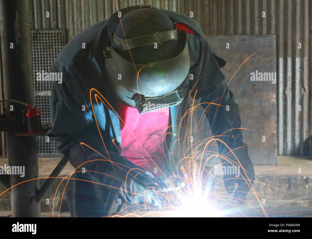 Man welding in a mechanics work shop Stock Photo - Alamy