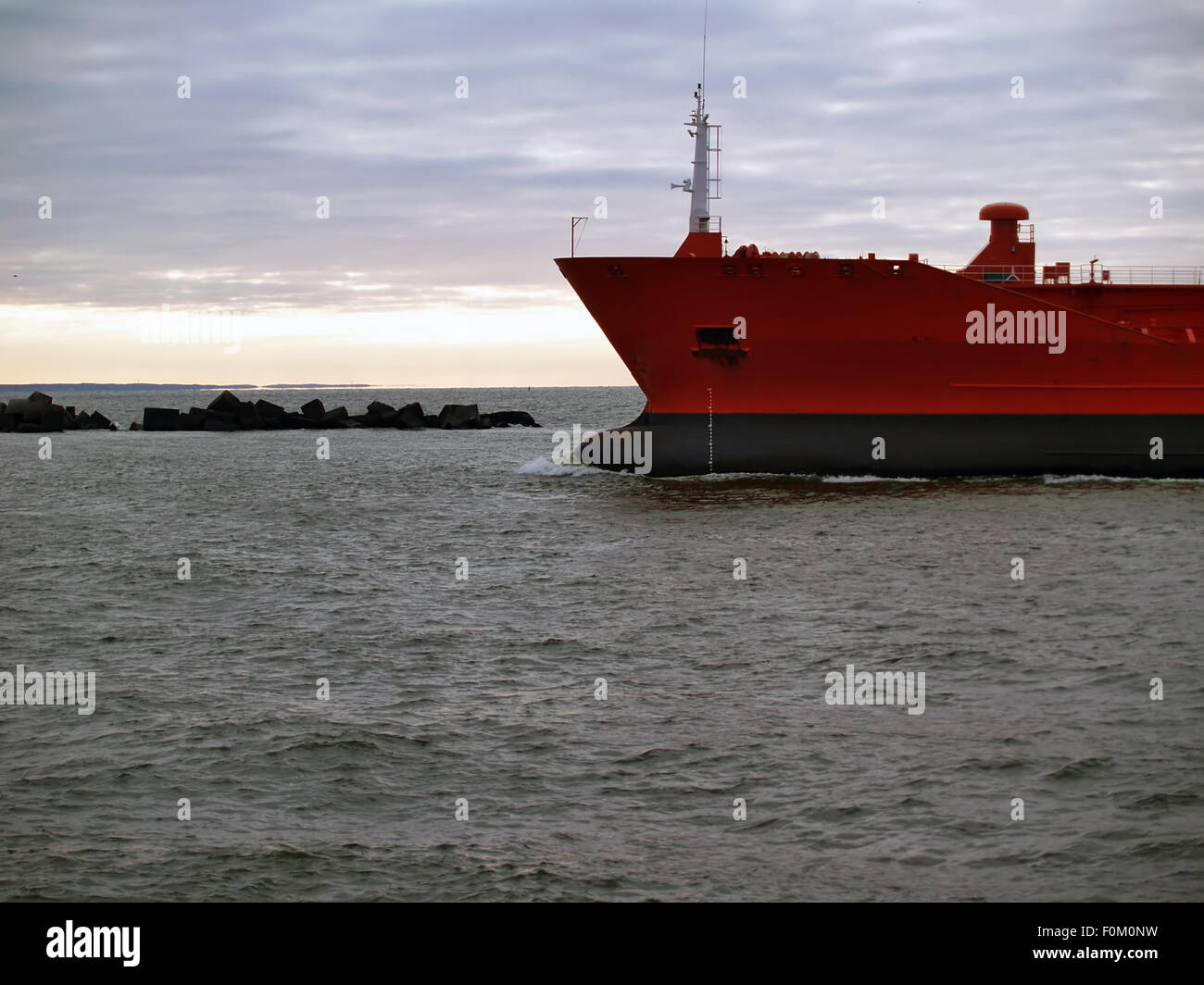 Ship profile hi-res stock photography and images - Alamy