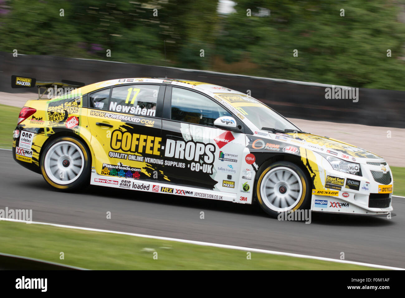 Dave Newsham at Druids in his Power Maxed Racing Chevrolet Cruze Oulton ...