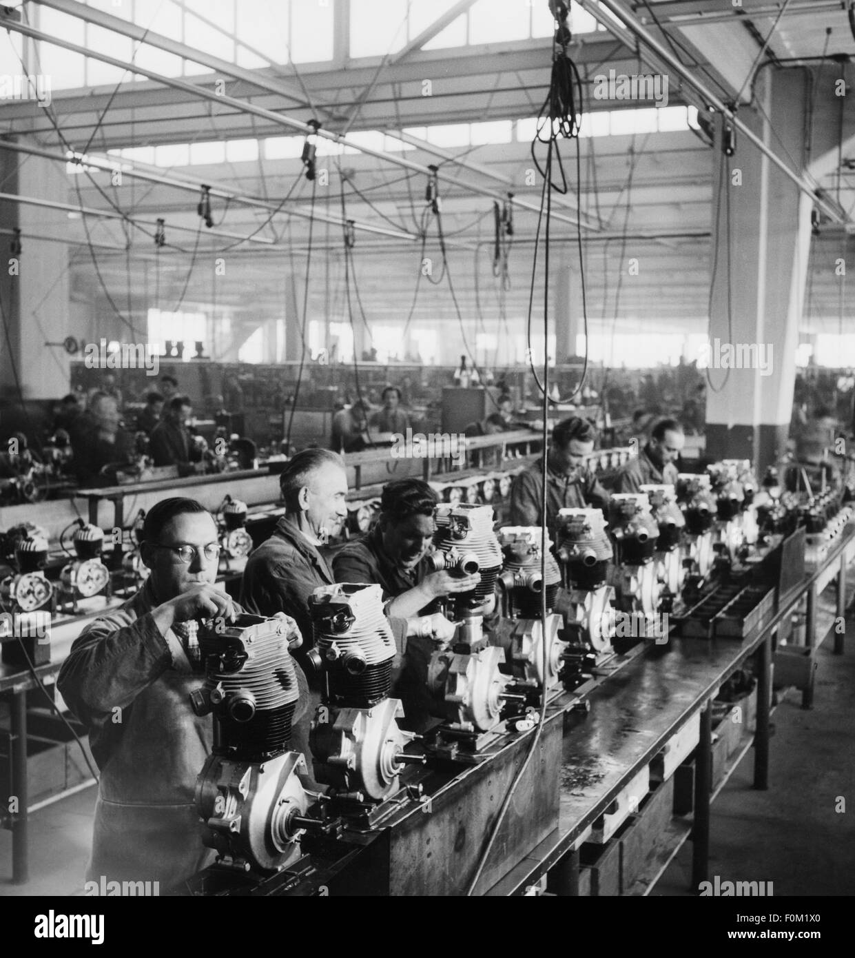 Automobile factory 1950's hi-res stock photography and images - Alamy